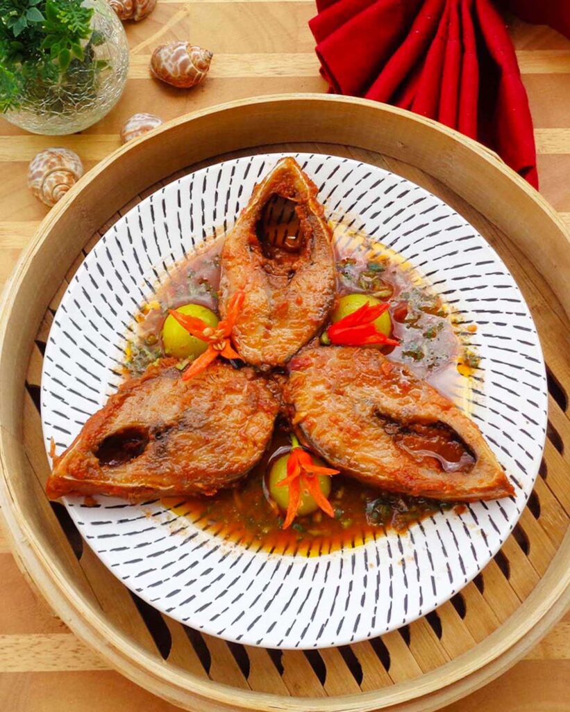 SPICY STEAMED ROYAL HILSA – Life On A Plate